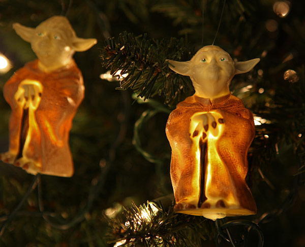 Star Wars Holiday Lights Yoda and R2D2 | Mickey Fix